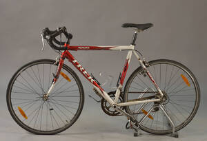 Slutpris för Trek, racercykel. 7073